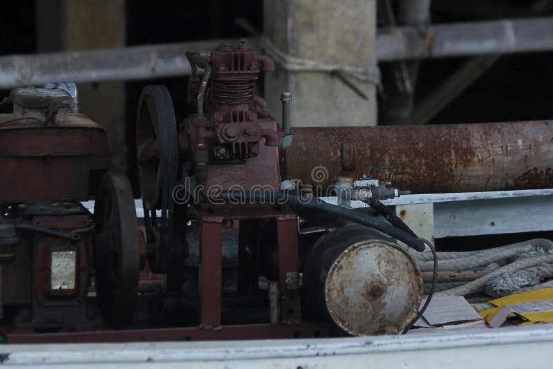 Motor do navio velho imagem de stock. Imagem de pesca - 127611537