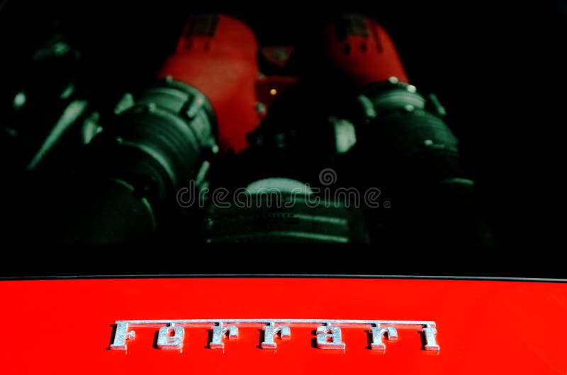Motor E Insignia De Ferrari Imagen editorial - Imagen de belleza, color ...