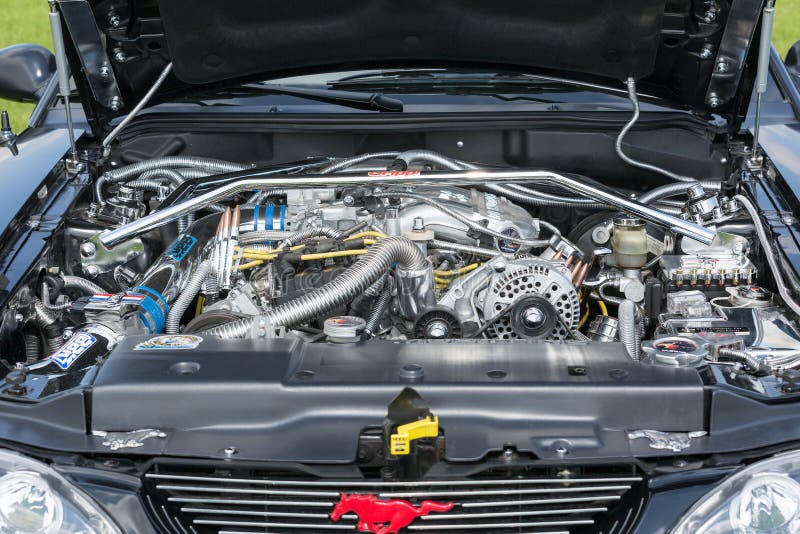 Motor Modificado De Ford Mustang Fotografía editorial - Imagen de ...