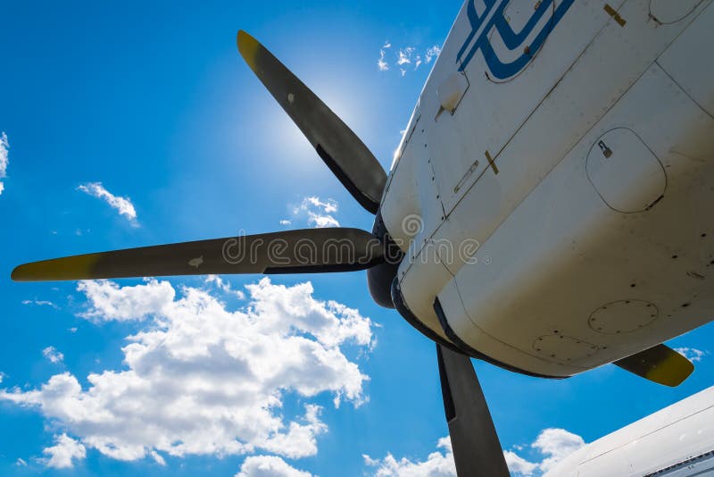 Motor Plano Con El Propulsor Imagen de archivo - Imagen de motor, azul ...