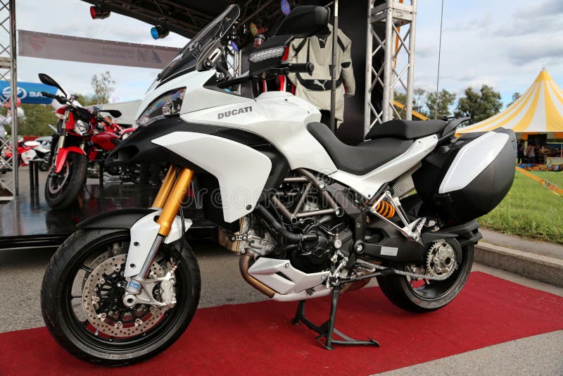 Motor show editorial image. Image of limousine, presentation - 37461550