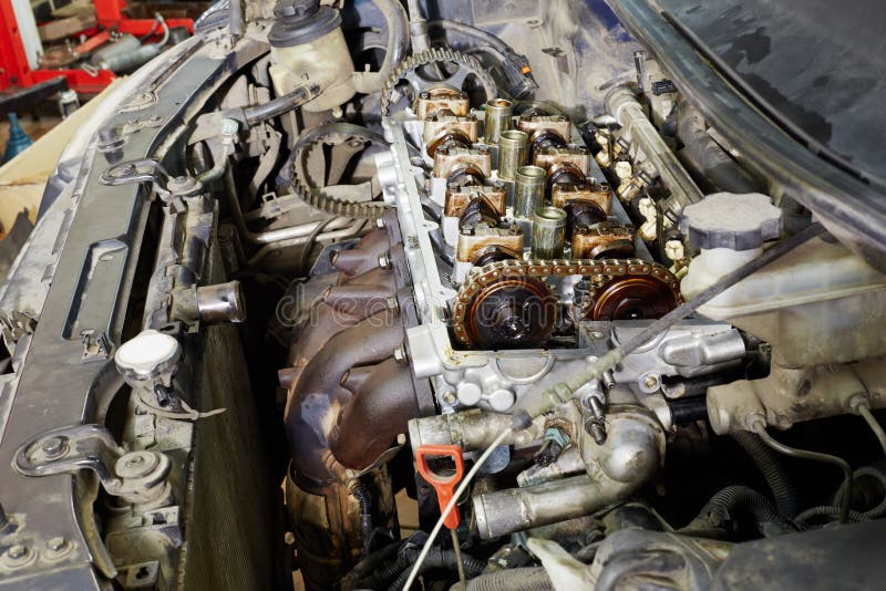 Motor Van Een Auto Met Vier Cilinders Stock Afbeelding - Image of ijzer ...