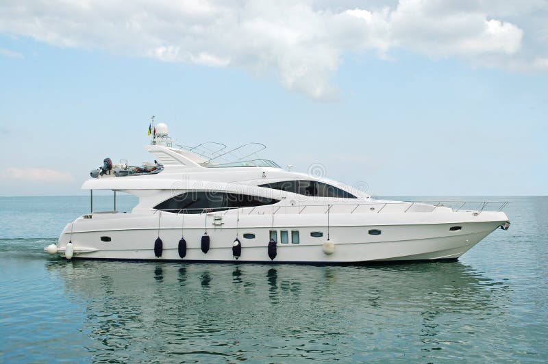 Motor yatch stock image. Image of horizon, ocean, cruise - 6743679