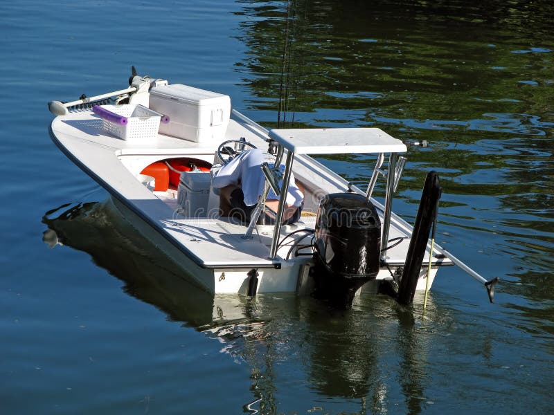 Lancha a motor foto de archivo. Imagen de barco, waterfront - 6965778