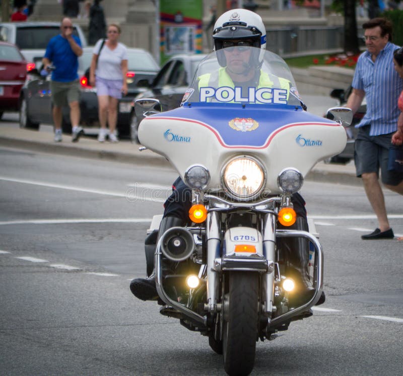 Motorcycle Cop editorial photography. Image of patrol - 35166167