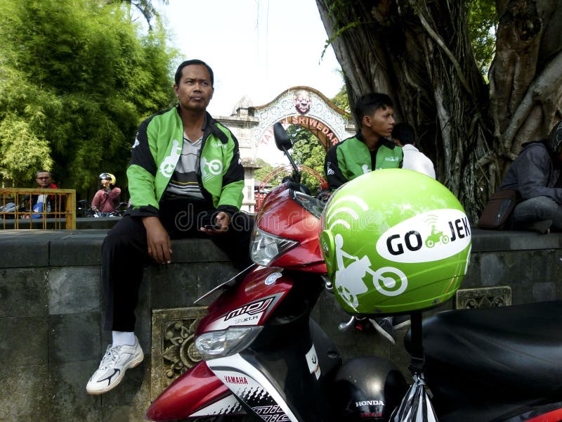 Motorcycle taxi driver editorial image. Image of waiting - 72815705