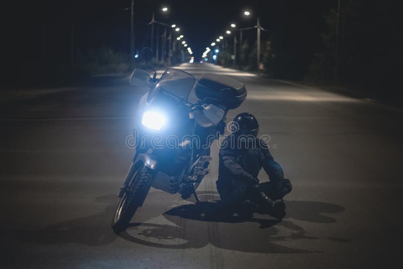 Biker Race Bike Looking Behind Stock Image - Image of carbon, bicyclist ...