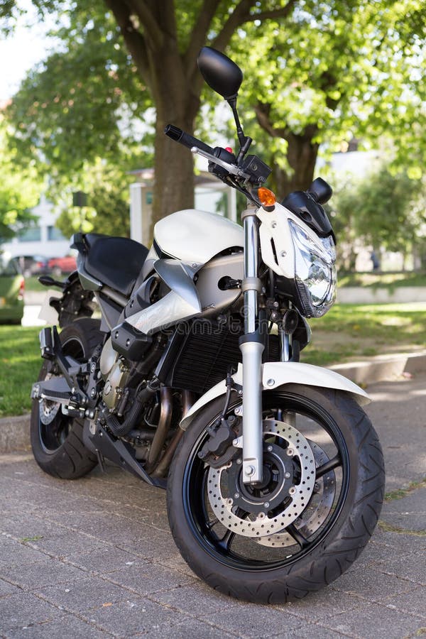 Motorcykel fotografering för bildbyråer. Bild av mellanvikt - 40981899