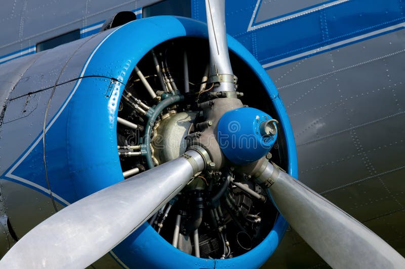Motore Con L'elica Sotto L'ala Dell'aeroplano, Retrovisione Fotografia ...