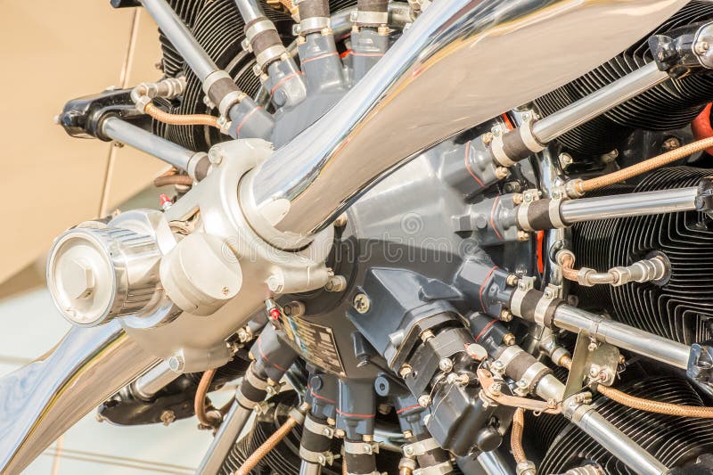 Motore D'annata Dell'elica D'aereo Immagine Stock - Immagine di cromato ...