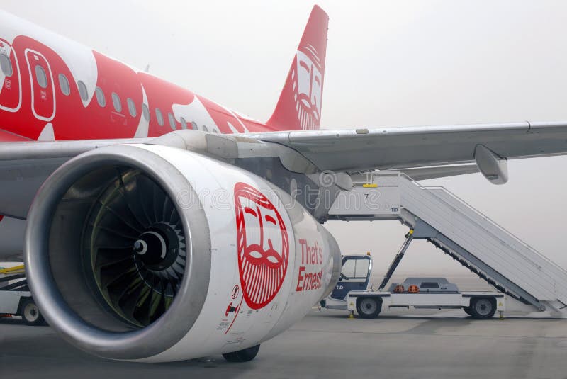 Motore Degli Aerei Di Aereo Di Linea Moderni Immagine Stock Editoriale ...