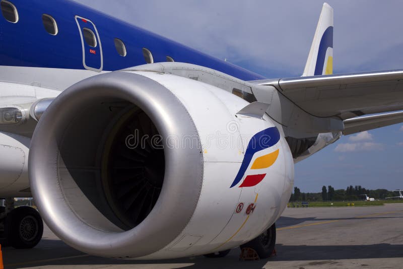 Motore Degli Aerei Di Aereo Di Linea Moderni Immagine Editoriale ...