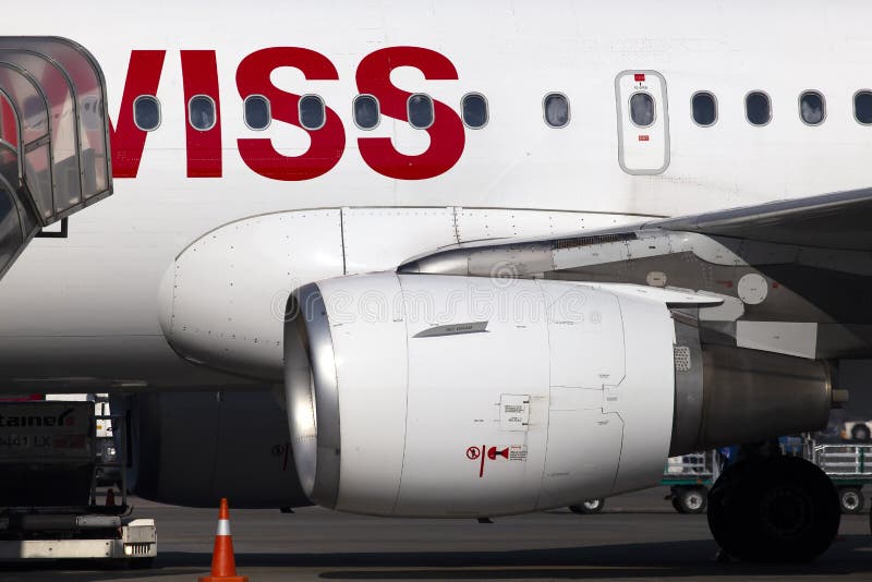 Motore Degli Aerei Di Aereo Di Linea Moderni Immagine Stock Editoriale ...