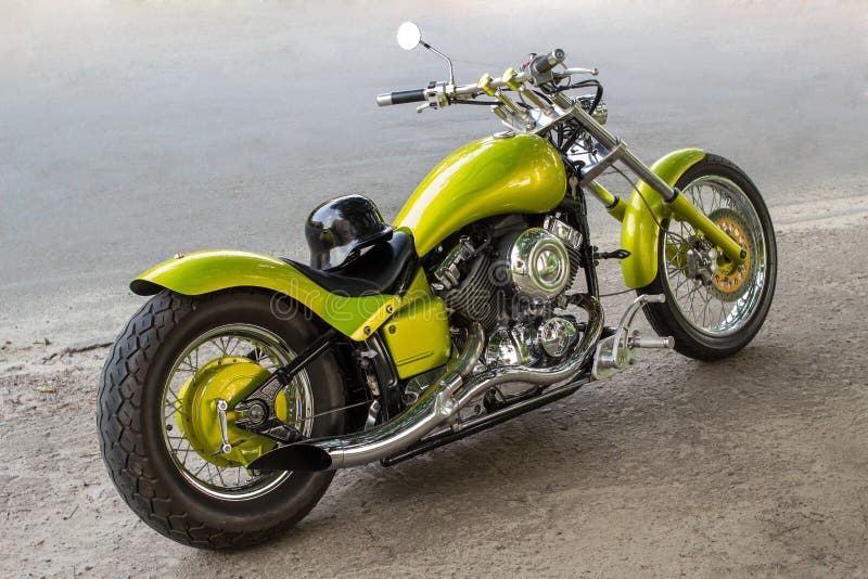 Rode Motor, Voorwiel En Motorkap Stock Afbeelding - Image of gaten ...