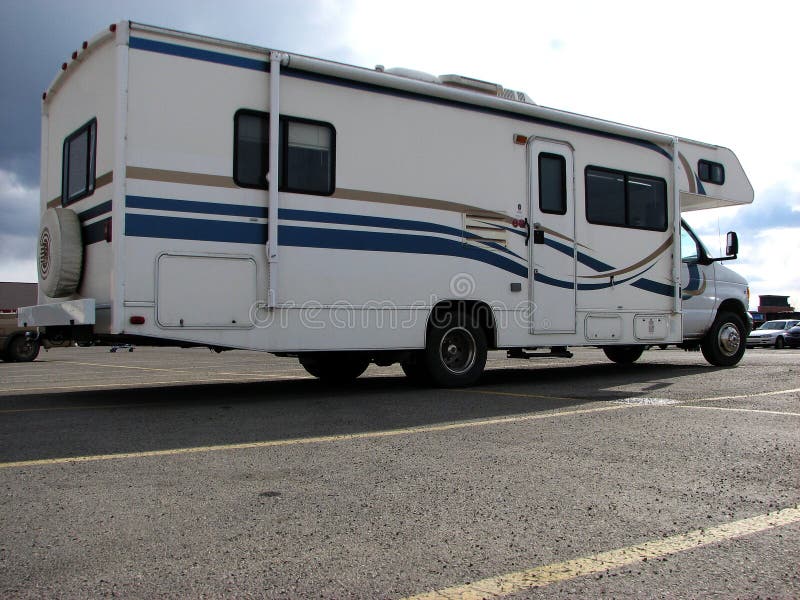 548 Motorhome Side View Fotos de stock - Fotos libres de regalías de ...