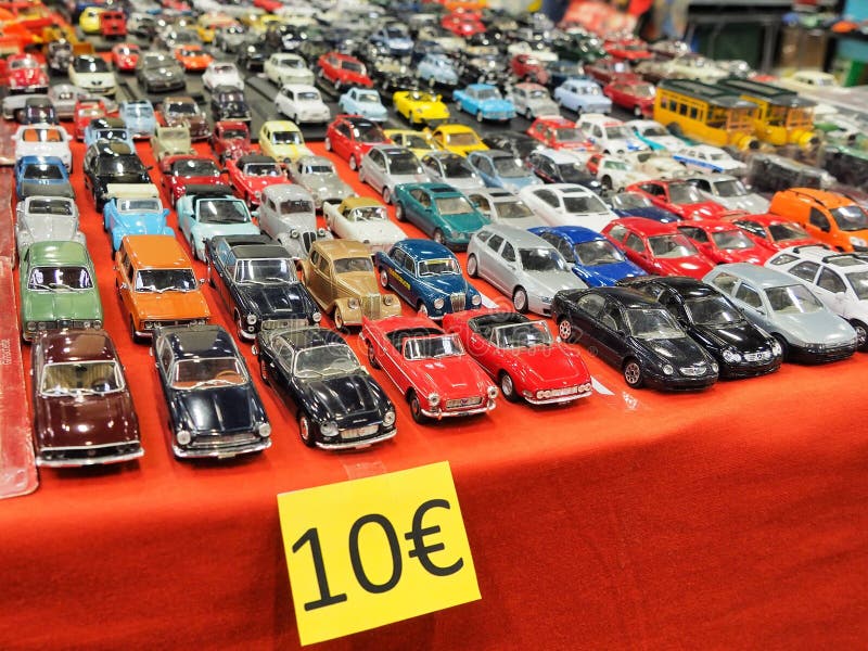 Motorists Modeling on Display for Collectors Wide Range of Models ...