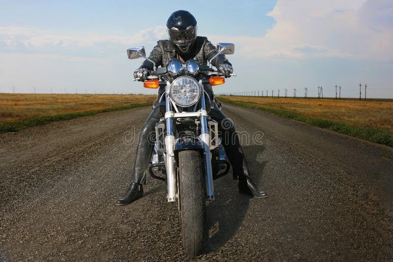 Motorrijder Op De Motorfiets Op De Weg Stock Foto - Image of pret ...