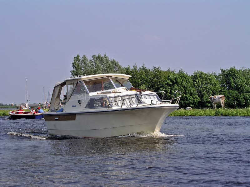 Motoryacht Cruising Picture. Image: 2008098