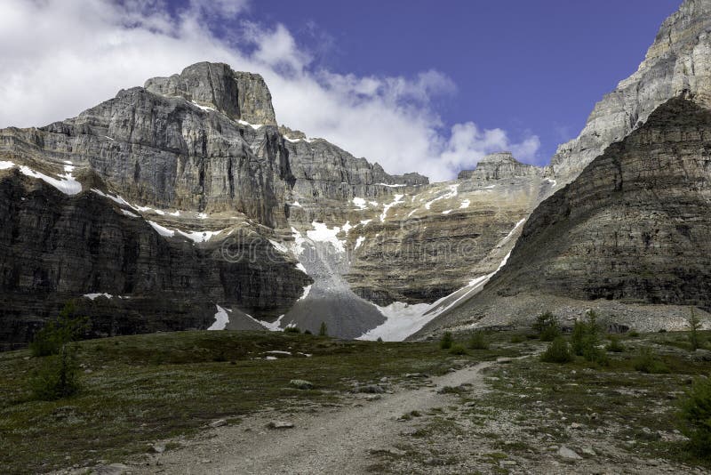 Mount Eiffel and Mount Pinnacle Stock Photo - Image of canada, majestic ...