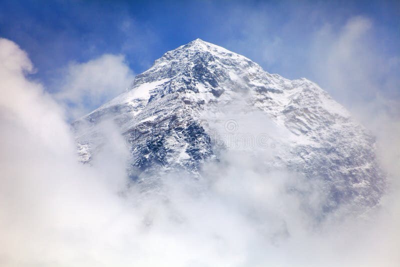 Mount Everest Mit Wolken Von Kala Patthar Stockfoto - Bild von berg ...