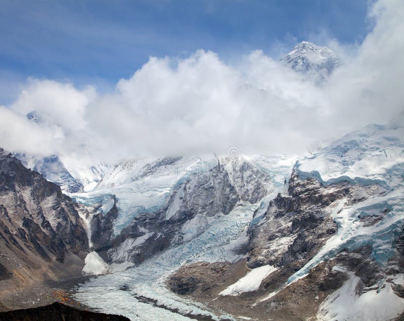 Mount Everest Mit Wolken Von Kala Patthar Stockbild - Bild von kante ...