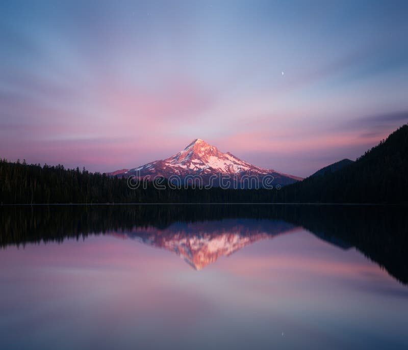 Reflection of Mount Hood on Trillium Lake Sunset Stock Photo - Image of ...