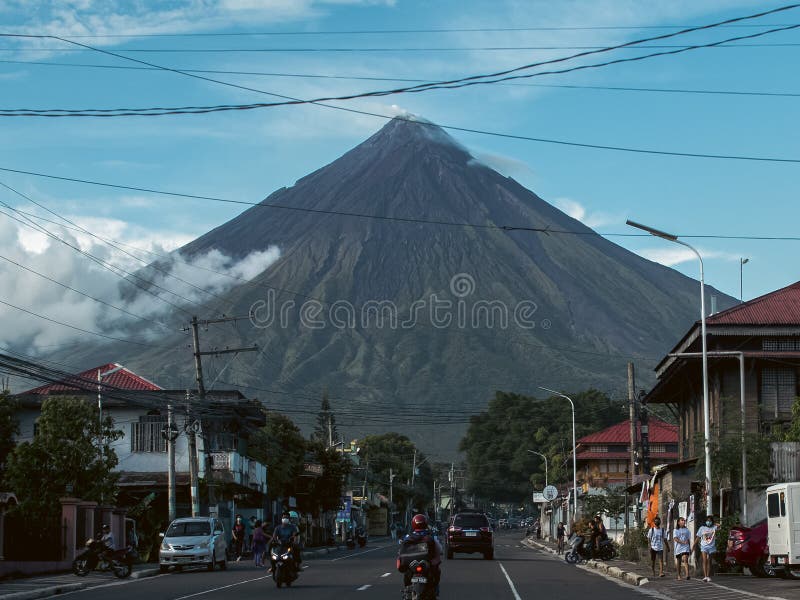 Mount Mayon Volcano in Albay Bicol Editorial Stock Photo - Image of ...