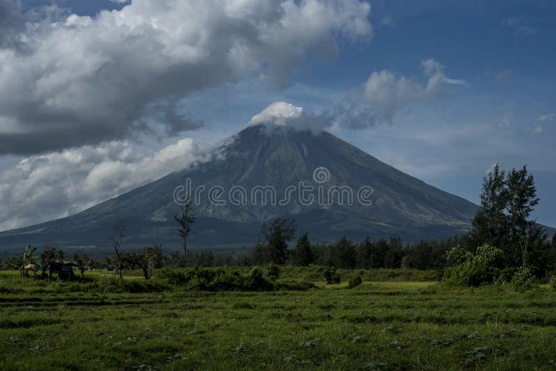 414 Picture Mayon Volcano Philippines Stock Photos - Free & Royalty ...