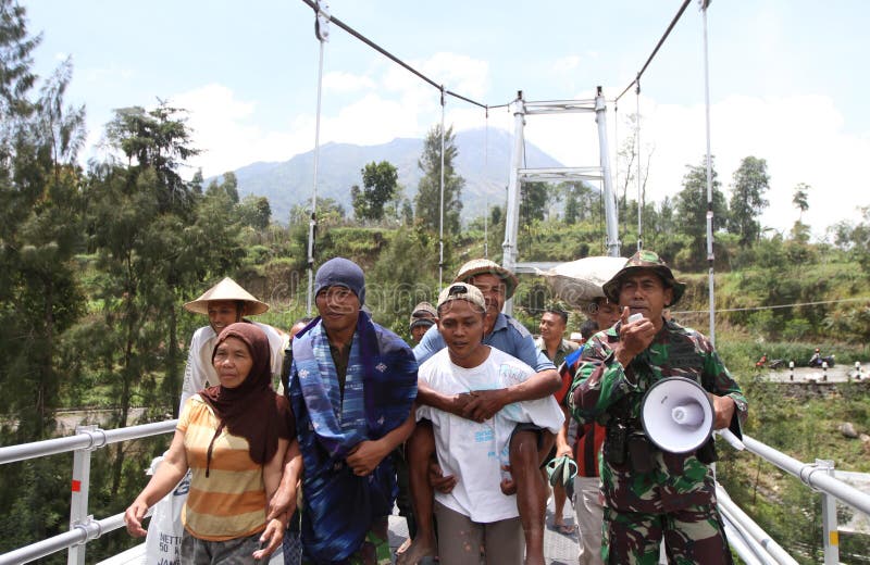 Mount Merapi Eruption Refugees Editorial Photography - Image of flow ...