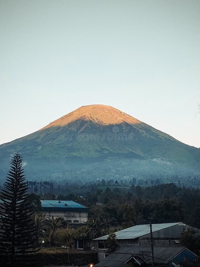 Mount Prau Indonesia editorial photography. Image of valley - 251469232