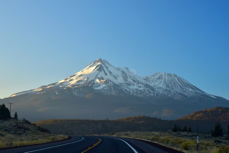 Mount Shasta volcano stock photo. Image of shasta, california - 118252136