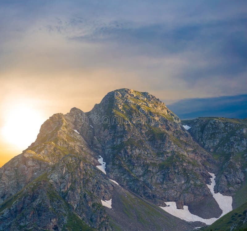 Mount Top at the Pale Sunset Stock Image - Image of horizon, sunshine ...
