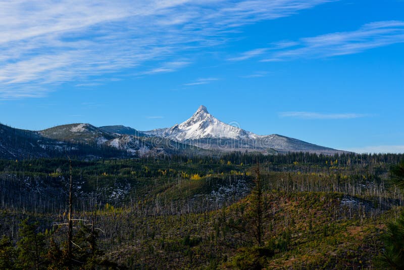 Mount Washington in the Cascade Range in Oregon Stock Photo - Image of ...
