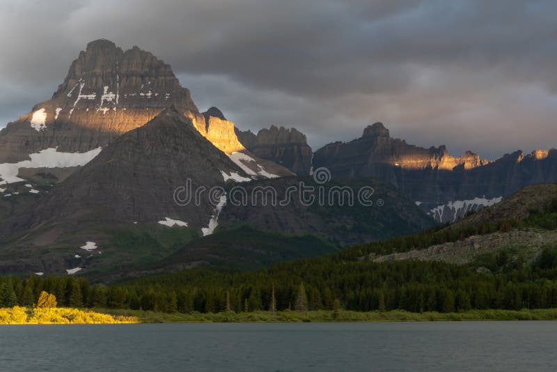 Mount Wilbur Behind Lake on Cloudy Morning Stock Photo - Image of ...