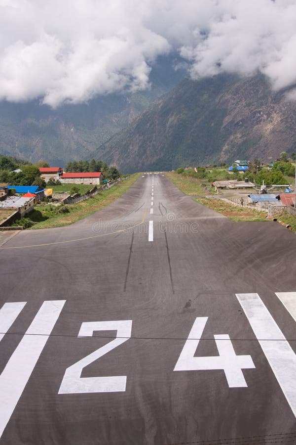 Aircraft Landing To Lukla Airport (LUA) Stock Photo - Image of lukla ...