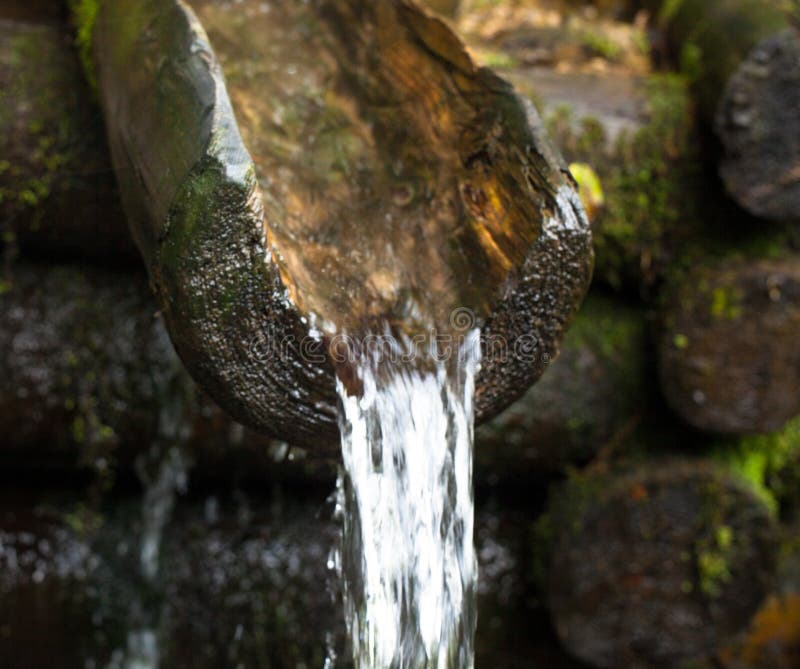 Mountain Brook. Wooden Log Well Stock Image - Image of beauty, fast ...