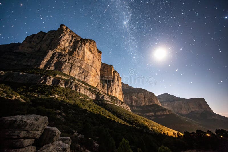 Mountain Cliff with Stone and Starry Night Sky Stock Illustration ...