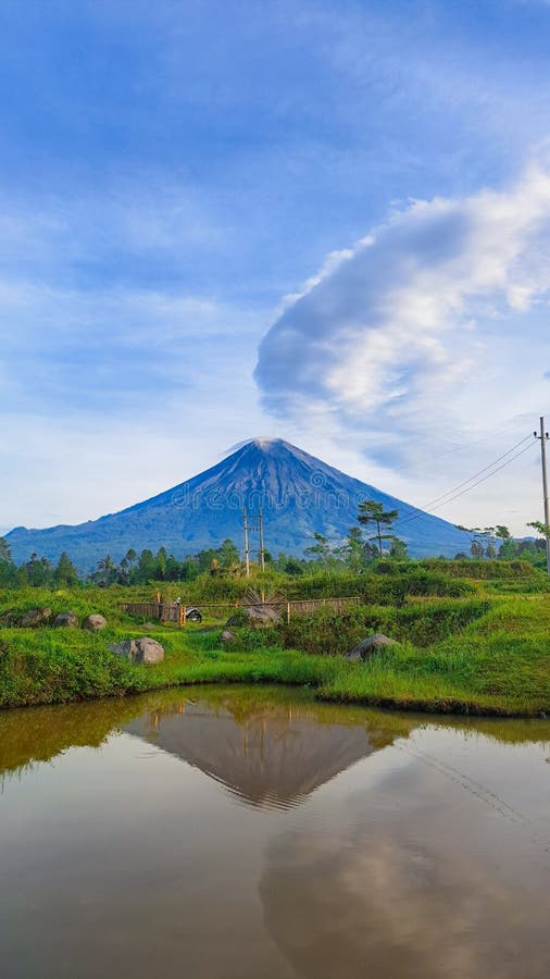 Mountain Cloud Vibes Sky Water Stock Photo - Image of mountain, water ...