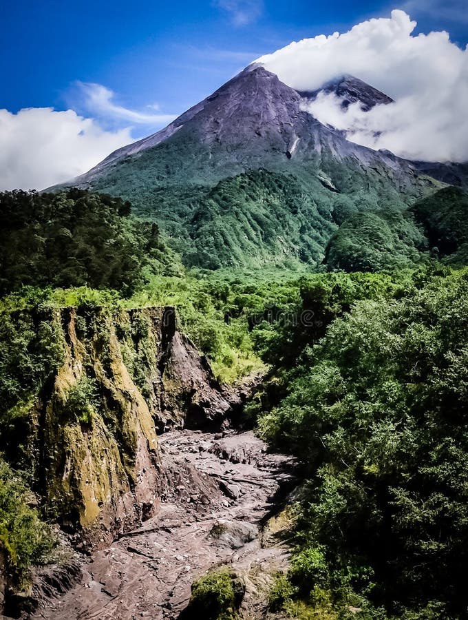 Mountain Merapi at Yogyakarta Stock Photo - Image of cloud, forest ...