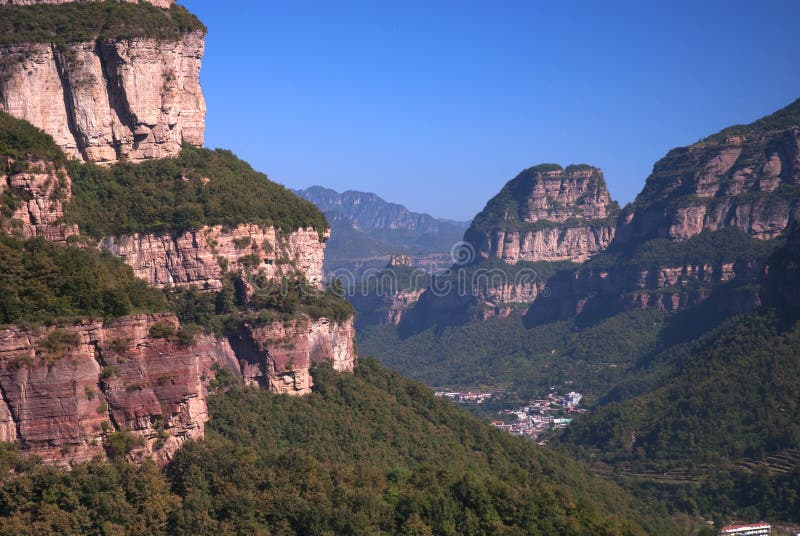 Mountain stock image. Image of environment, fall, green - 33030003