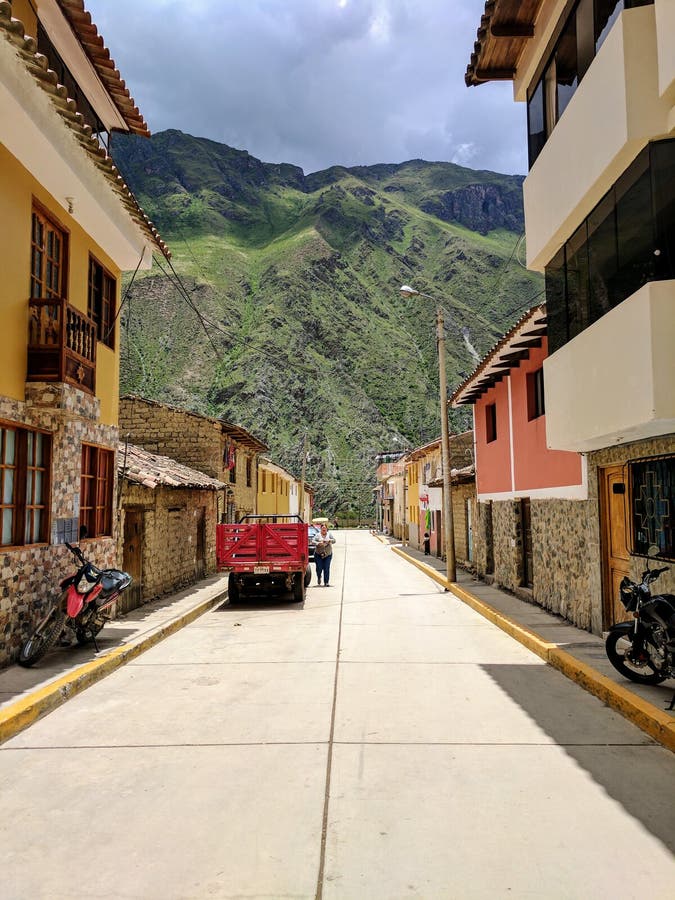Mountain Over Peruvian Street Editorial Photography - Image of peru ...