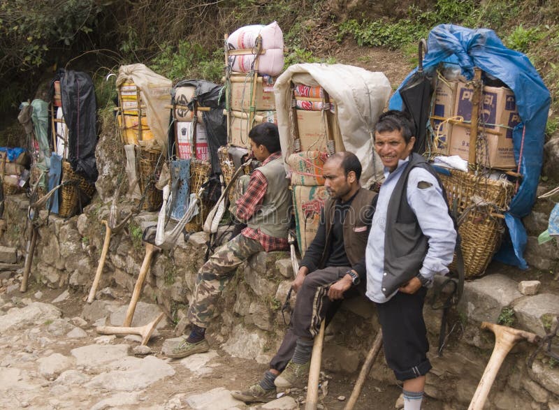Mountain Porters editorial image. Image of nepal, basket - 15639330