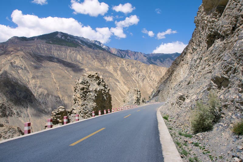 Mountain trafficway stock image. Image of driveway, road - 32689779