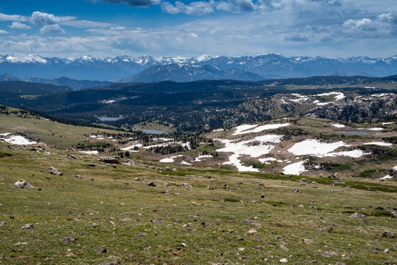 Mountain View of an Alpine Lake on the Top of the Beartooth Pass ...