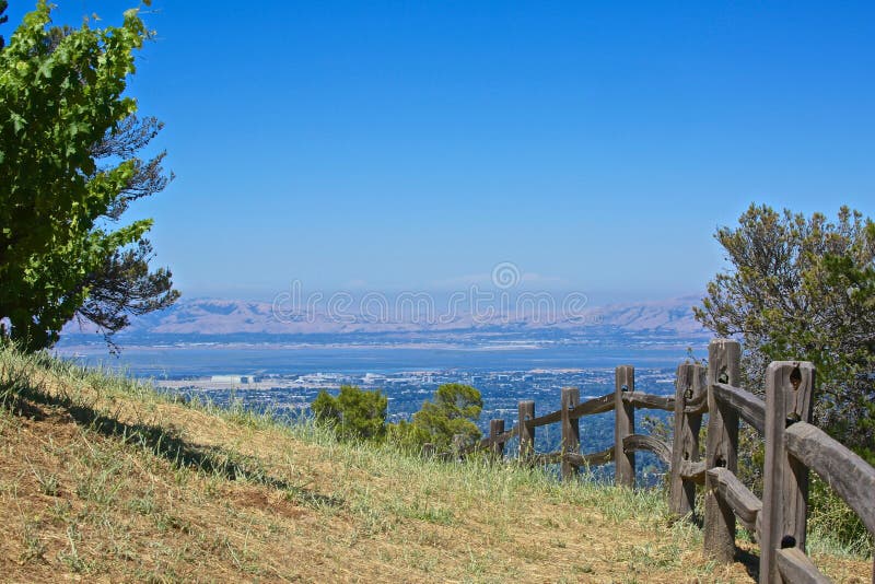 Mountain View Del Lagar De Ridge Cupertino California Imagen de archivo ...