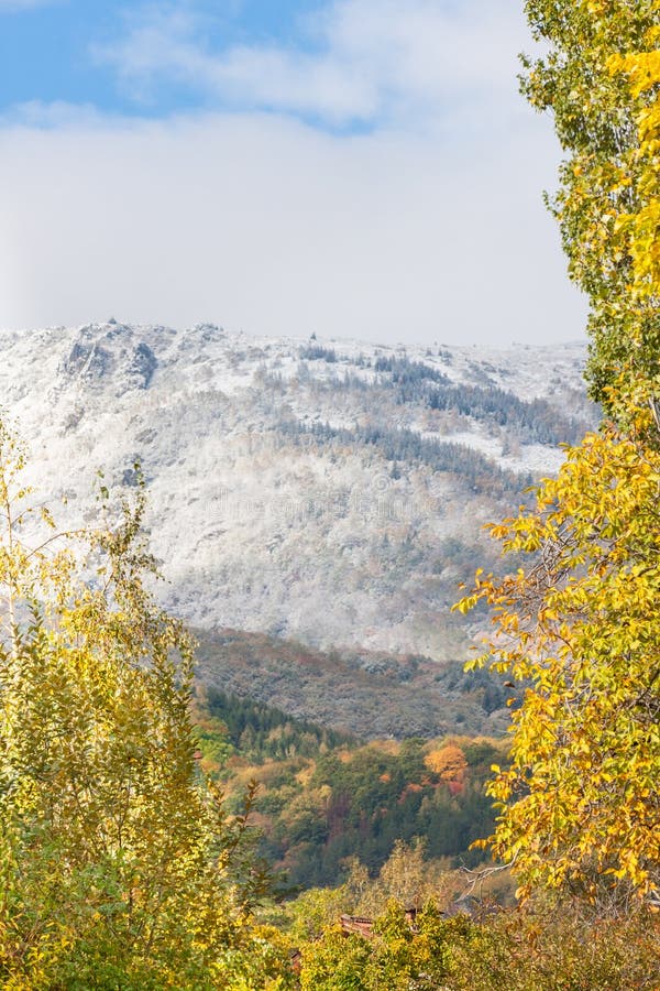 Mountain view-fall stock image. Image of outdoors, blue - 34303227