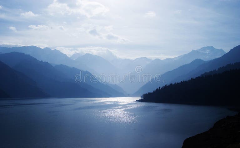 5,166,334 Lake Cargellico Stock Photos - Free & Royalty-Free Stock ...