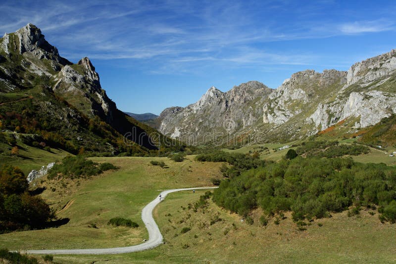 Mountains of Northern Spain Stock Photo - Image of lake, bear: 21017006