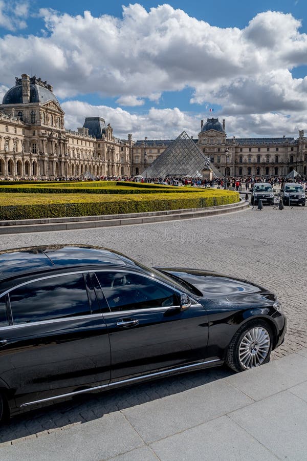 Mouse de Louvre Paris editorial photography. Image of spring - 125362972