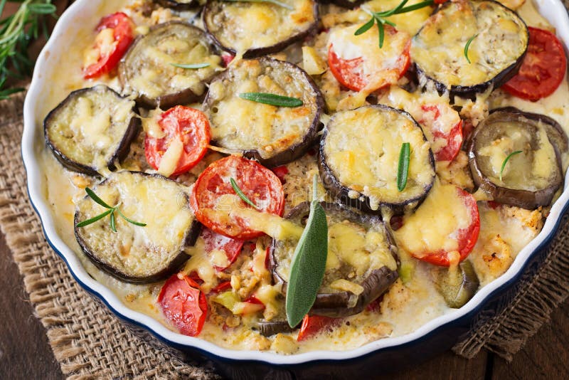 Moussaka - Un Plat Grec Traditionnel Photo stock - Image du cuire ...